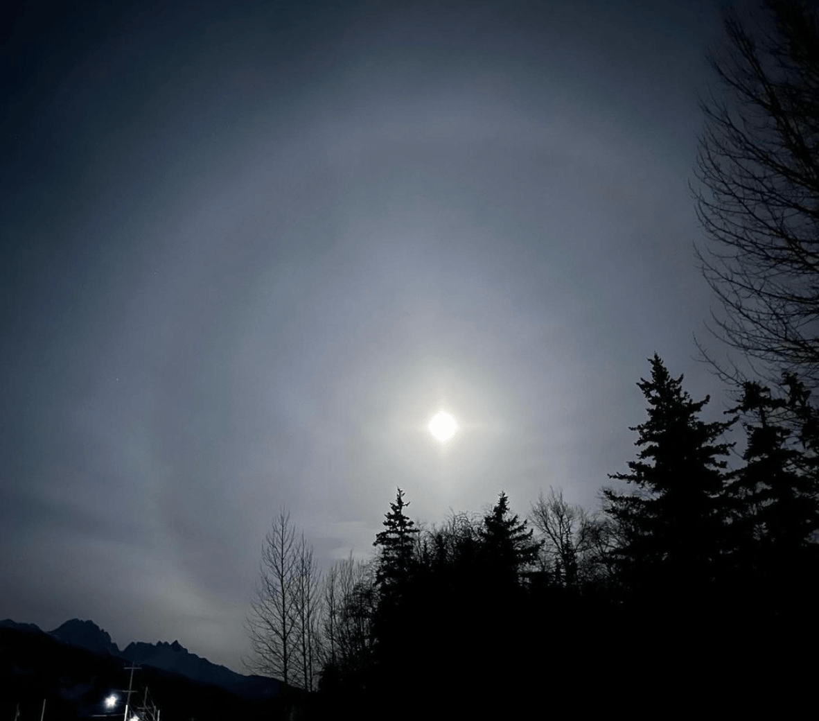 ¿Qué provoca la aparición de un anillo alrededor de la luna ...